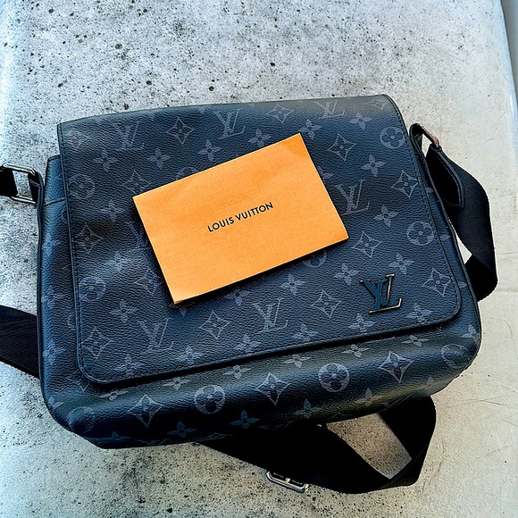 Louis Vuitton | Bags | Louis Vuitton Messenger District Pm Noir Black ...